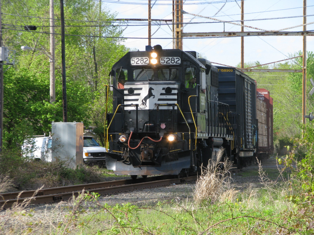 NS 5282 with SA 31 crossing Maxwell Street